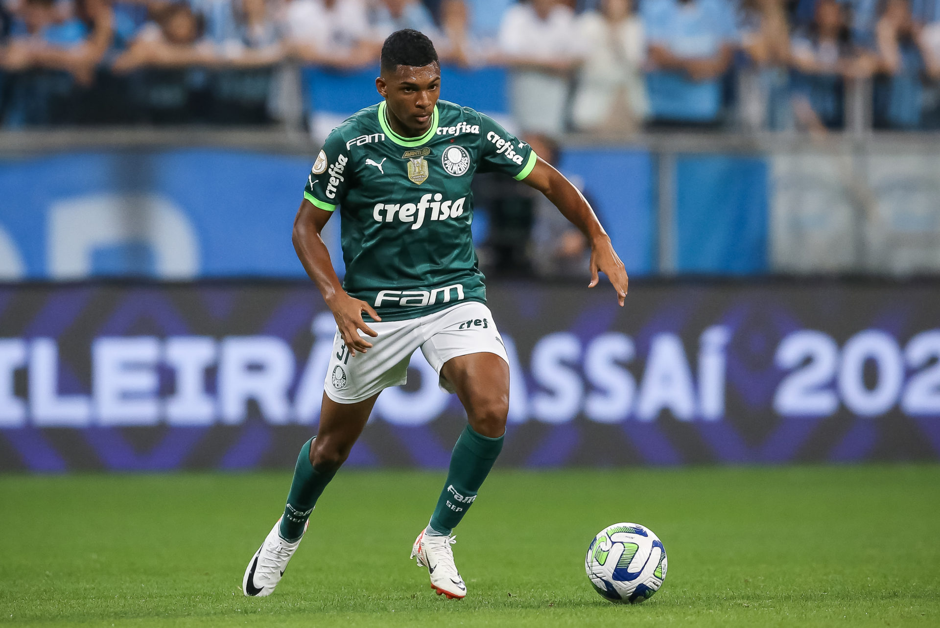 Tottenham are now ready to battle Arsenal to sign 17-year-old wonderkid